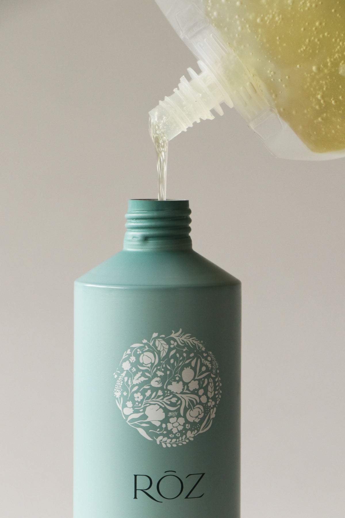 Shop RŌZ Foundation Shampoo Refill Pouch | RŌZ